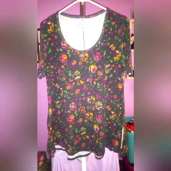 LuLaRoe | Tops | Lularoe T | Poshmark